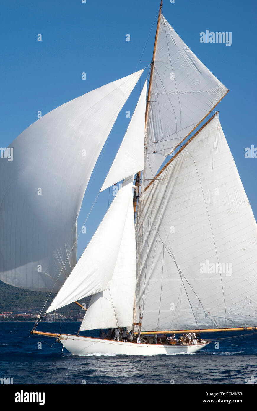 Raise the sail hi-res stock photography and images - Alamy
