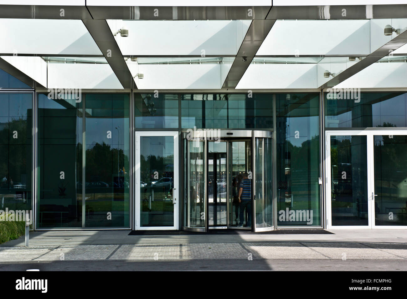 Revolving doors hi-res stock photography and images - Alamy