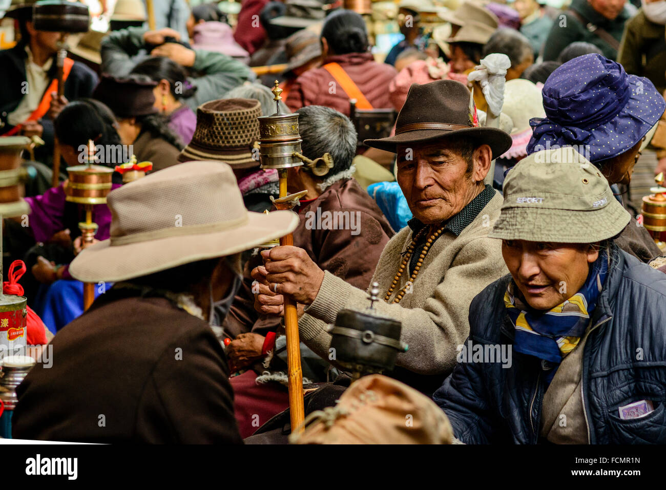 Praying tibetans hi-res stock photography and images - Alamy