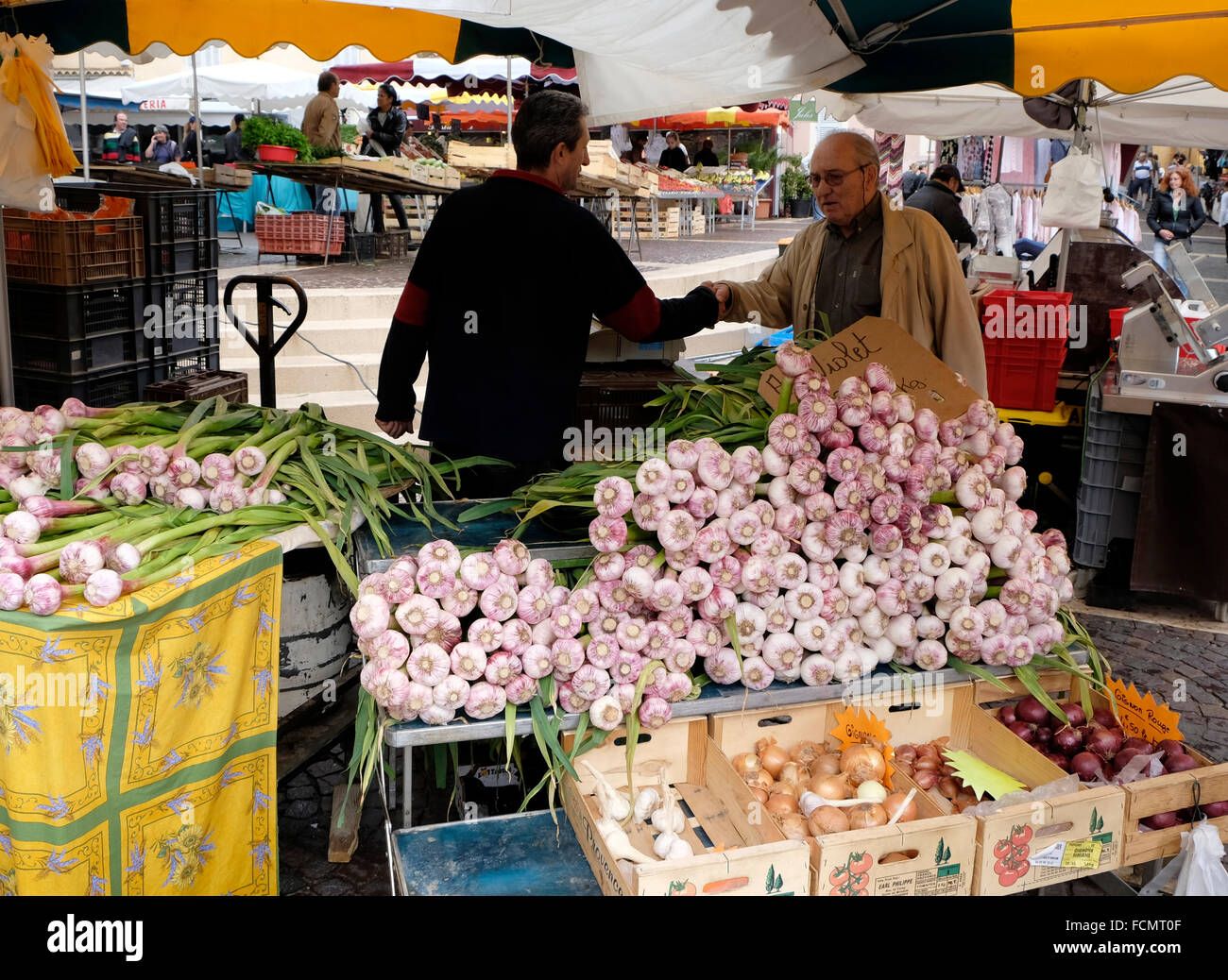 French market stall fresh produce hi-res stock photography and images ...