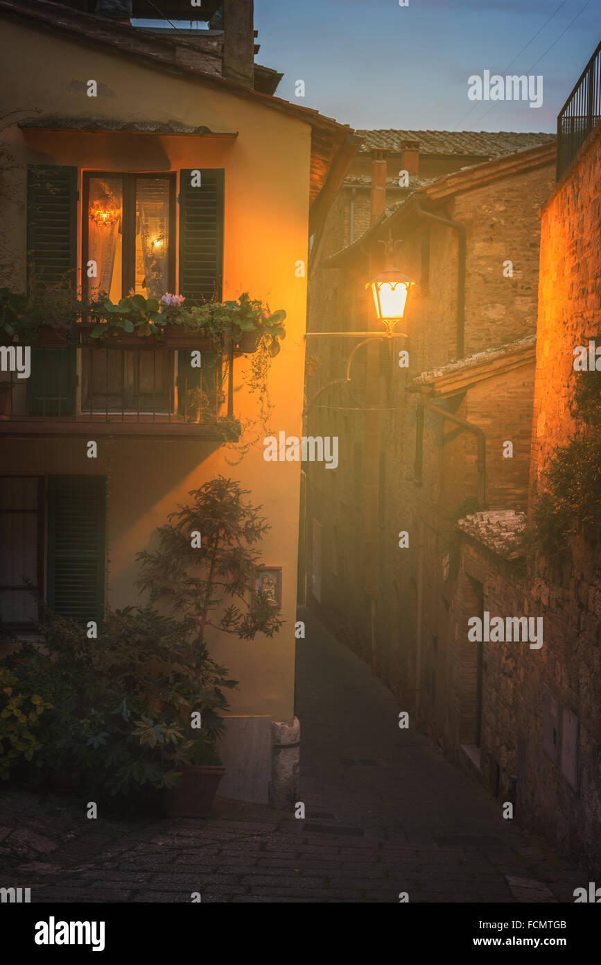 Old street scene in tuscan village hi-res stock photography and images ...