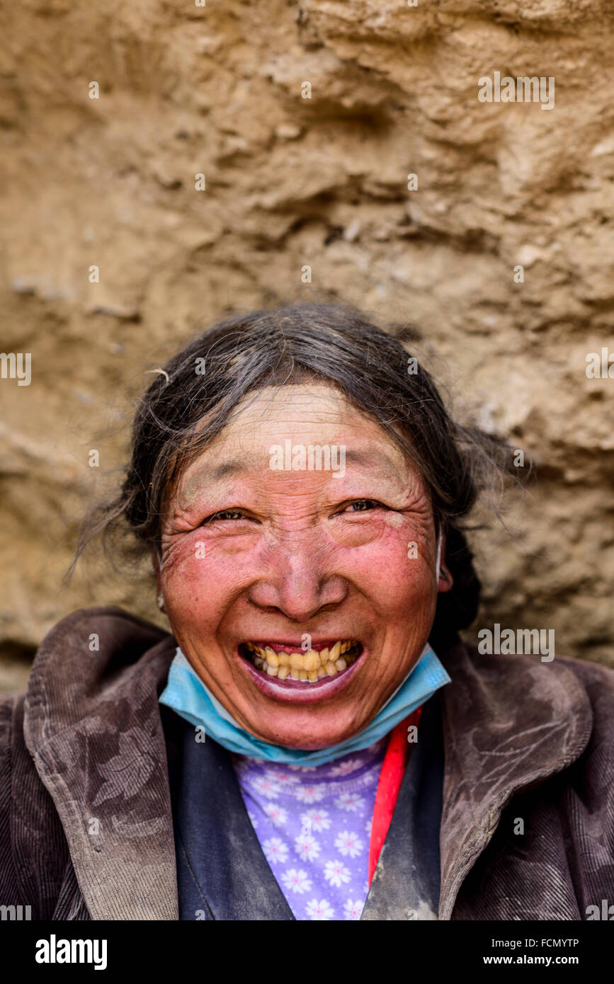 Happy tibetans hi-res stock photography and images - Alamy
