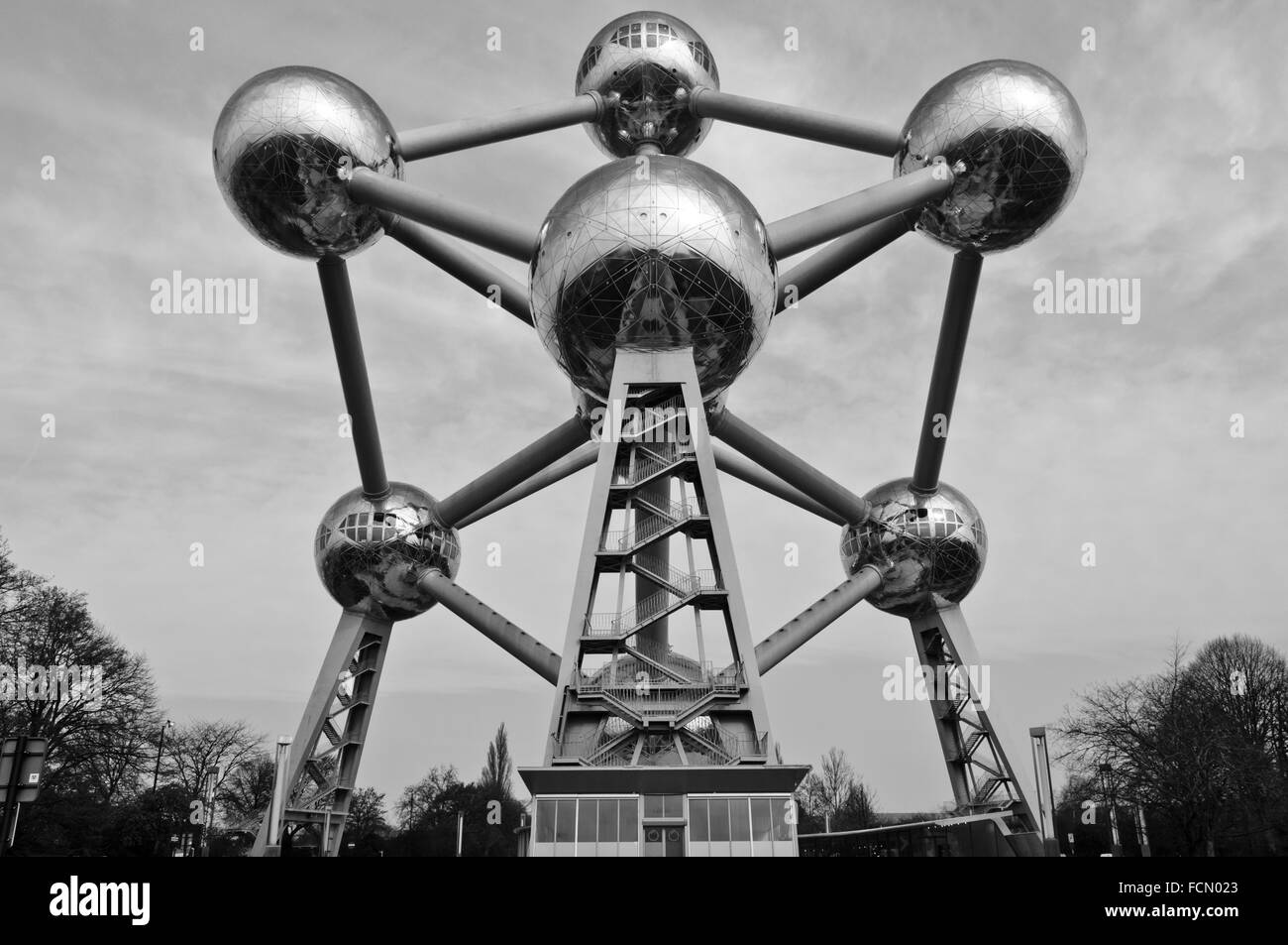 The atomium monochrome hi-res stock photography and images - Alamy