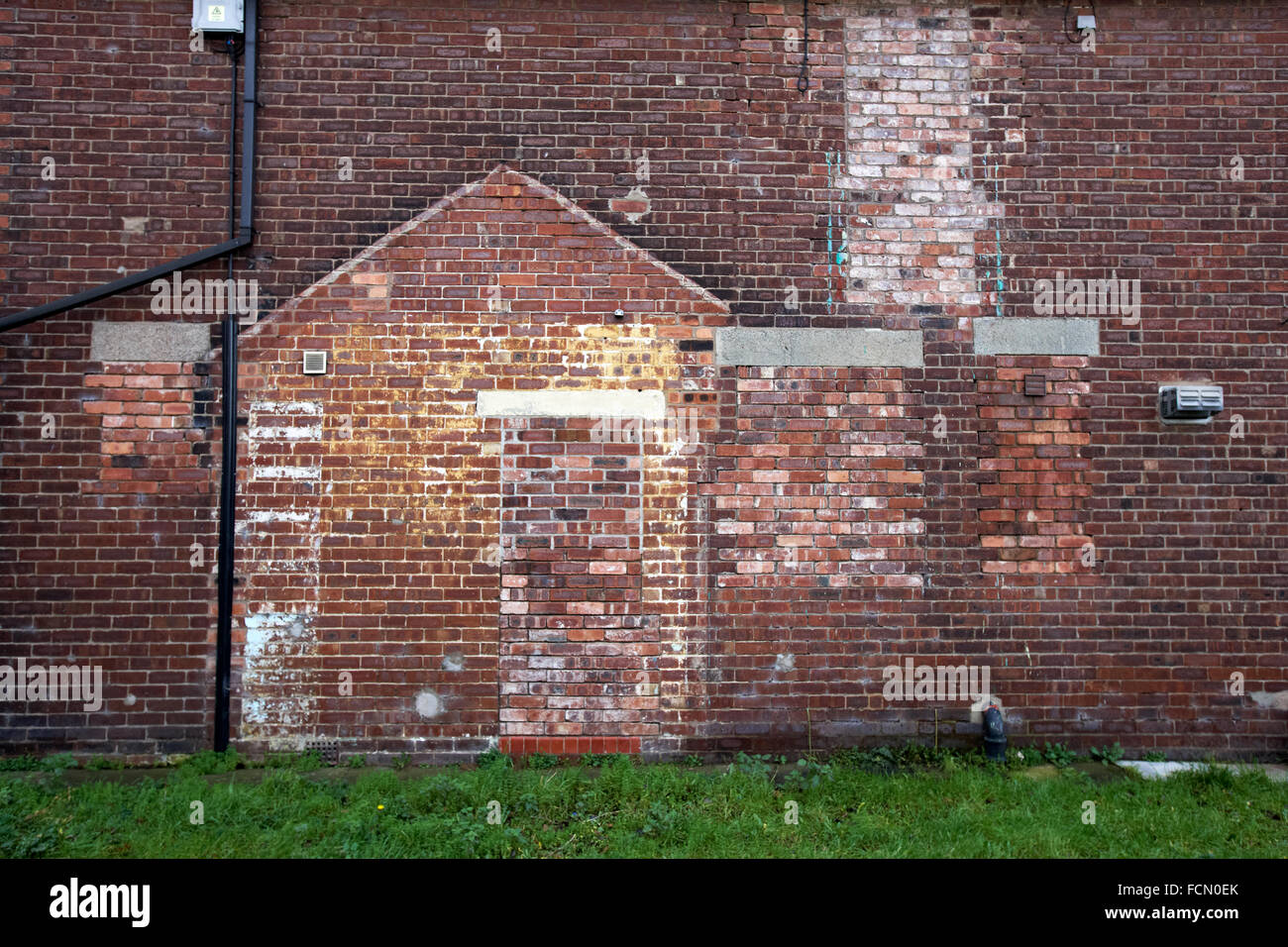 Signs of demolished house extension on outside wall UK Stock Photo - Alamy