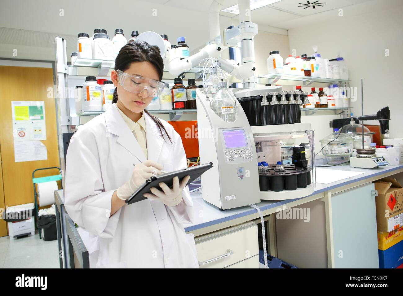 Accelerated solvent extraction hi-res stock photography and images - Alamy