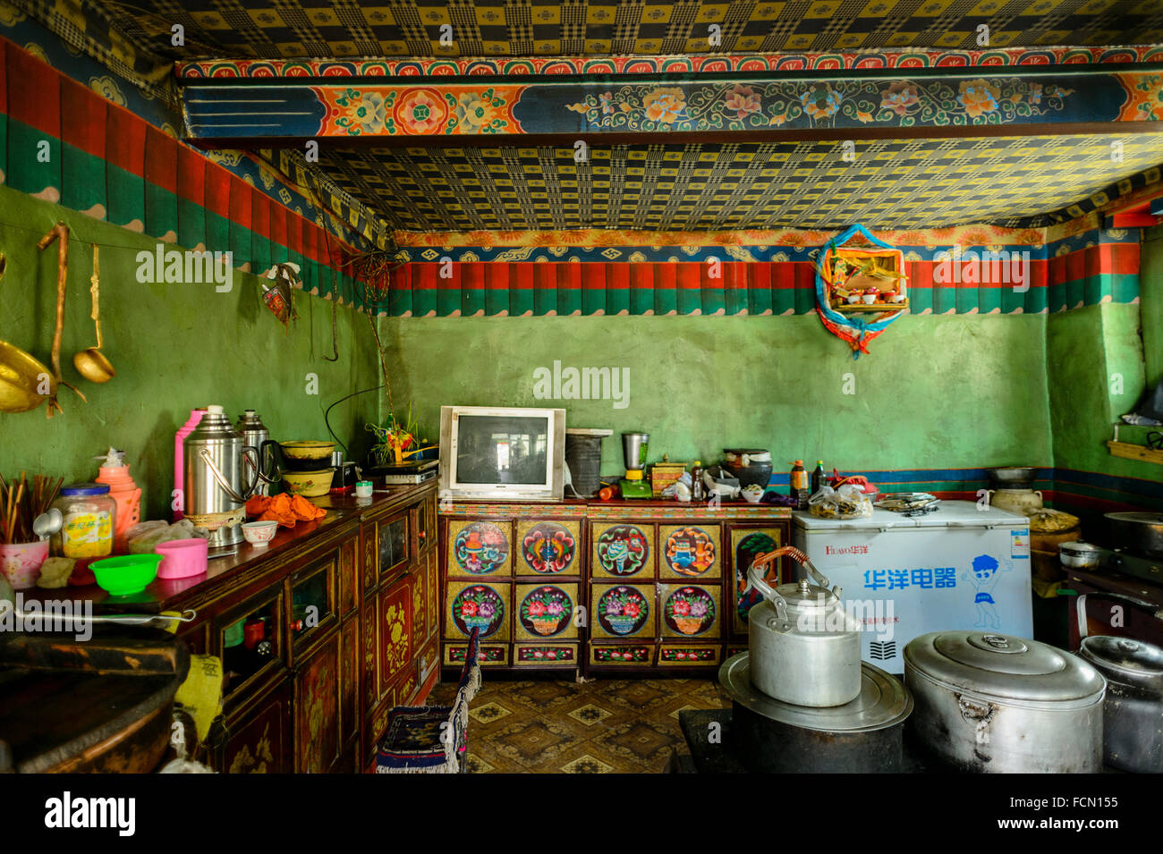 Tibetan kitchen hi-res stock photography and images - Alamy