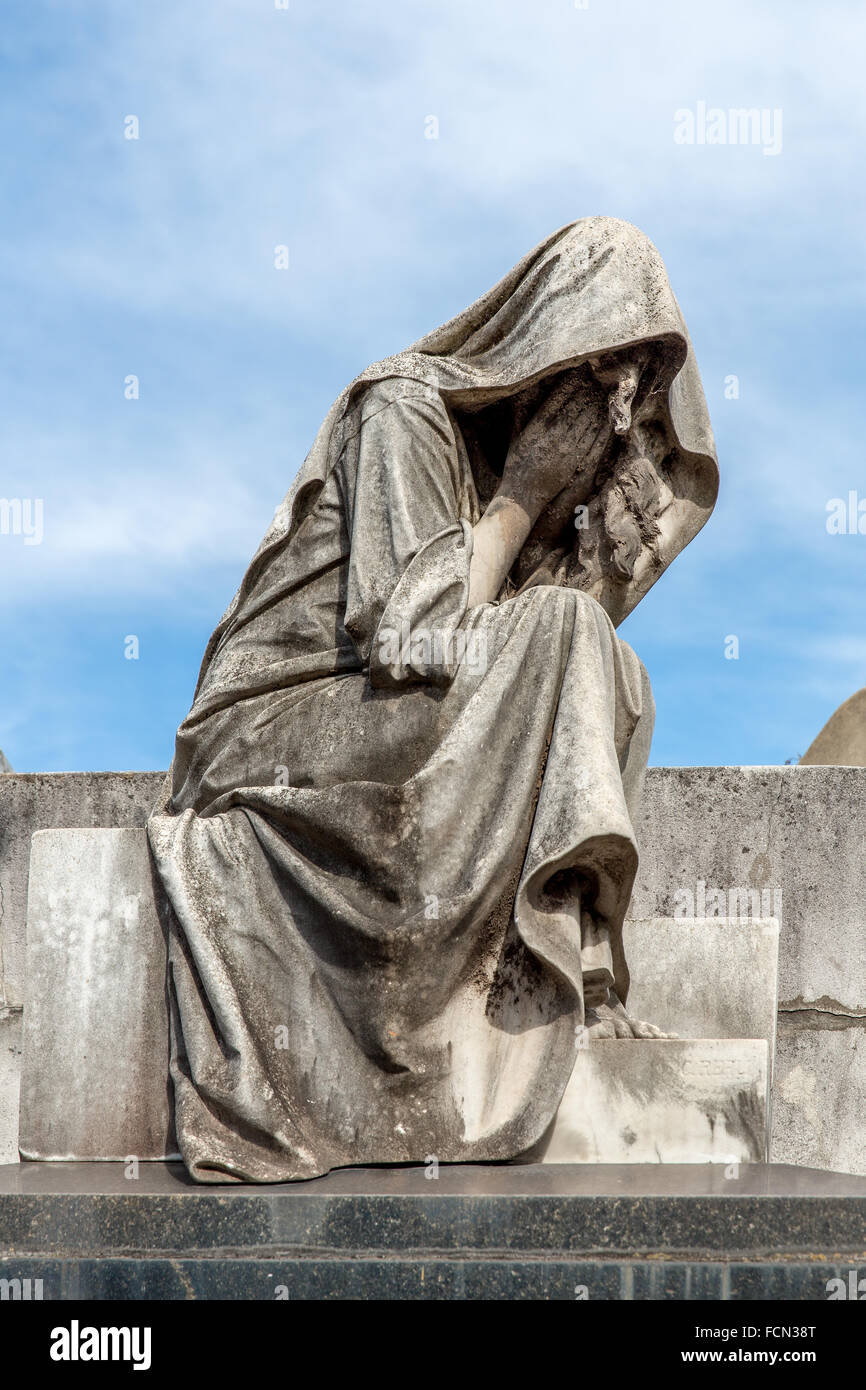 Crying woman statue hi-res stock photography and images - Alamy
