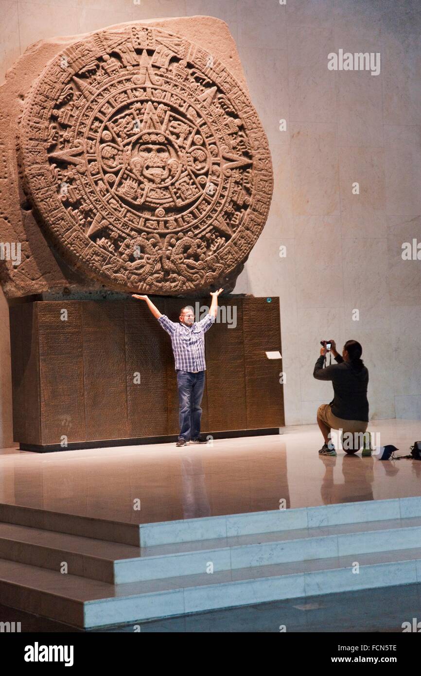 Calendario azteca piedra del sol hi-res stock photography and images ...