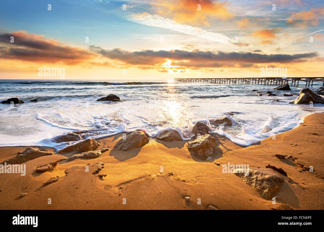 Beautiful sunrise tropical resort hi-res stock photography and images ...