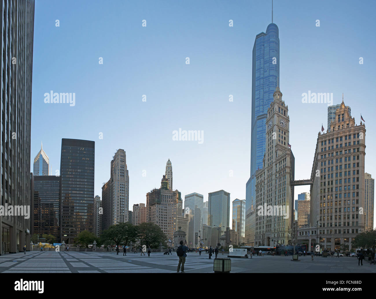 Chicago trump tower view hi-res stock photography and images - Alamy