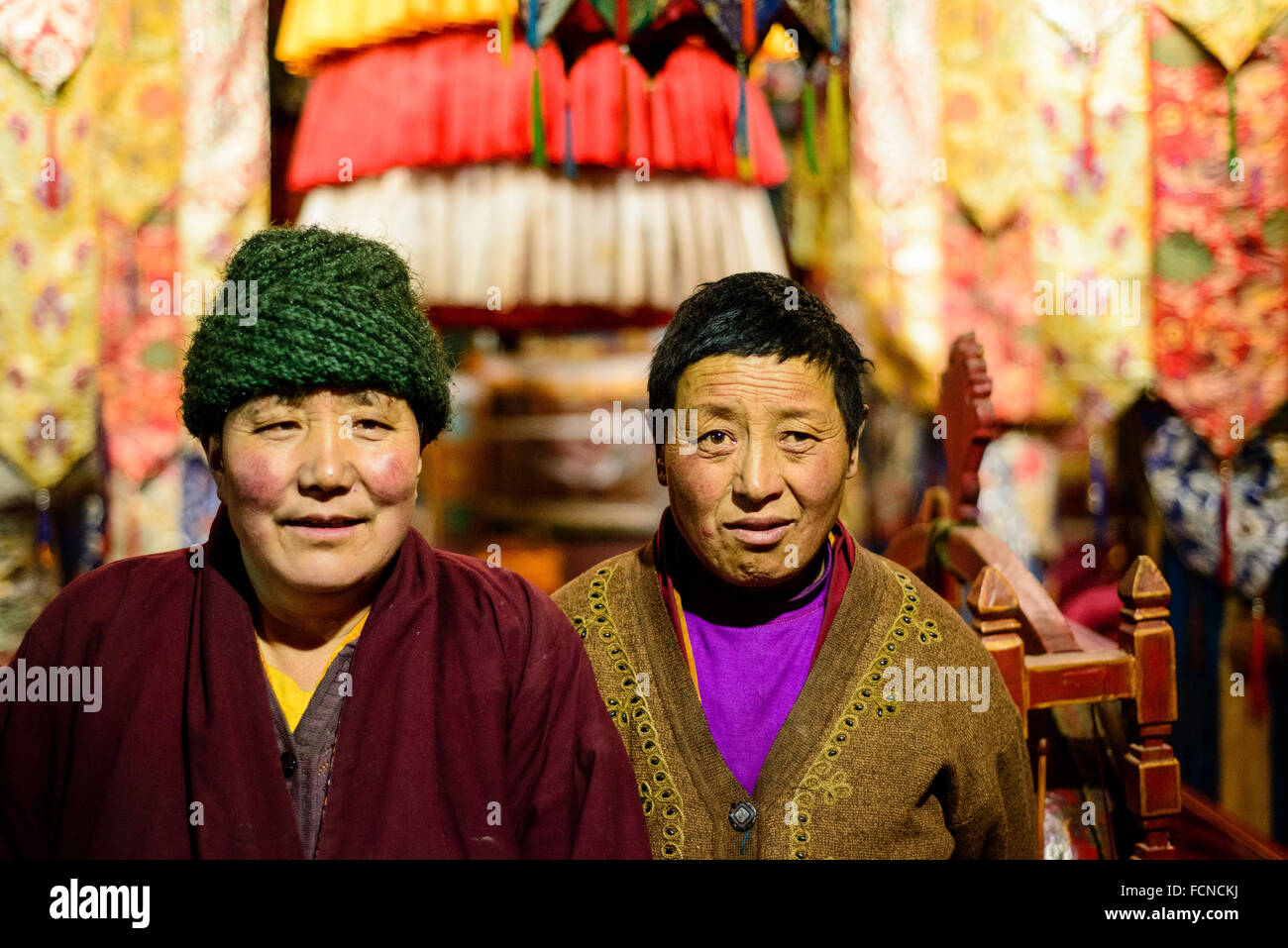 Women at the temple Stock Photo - Alamy