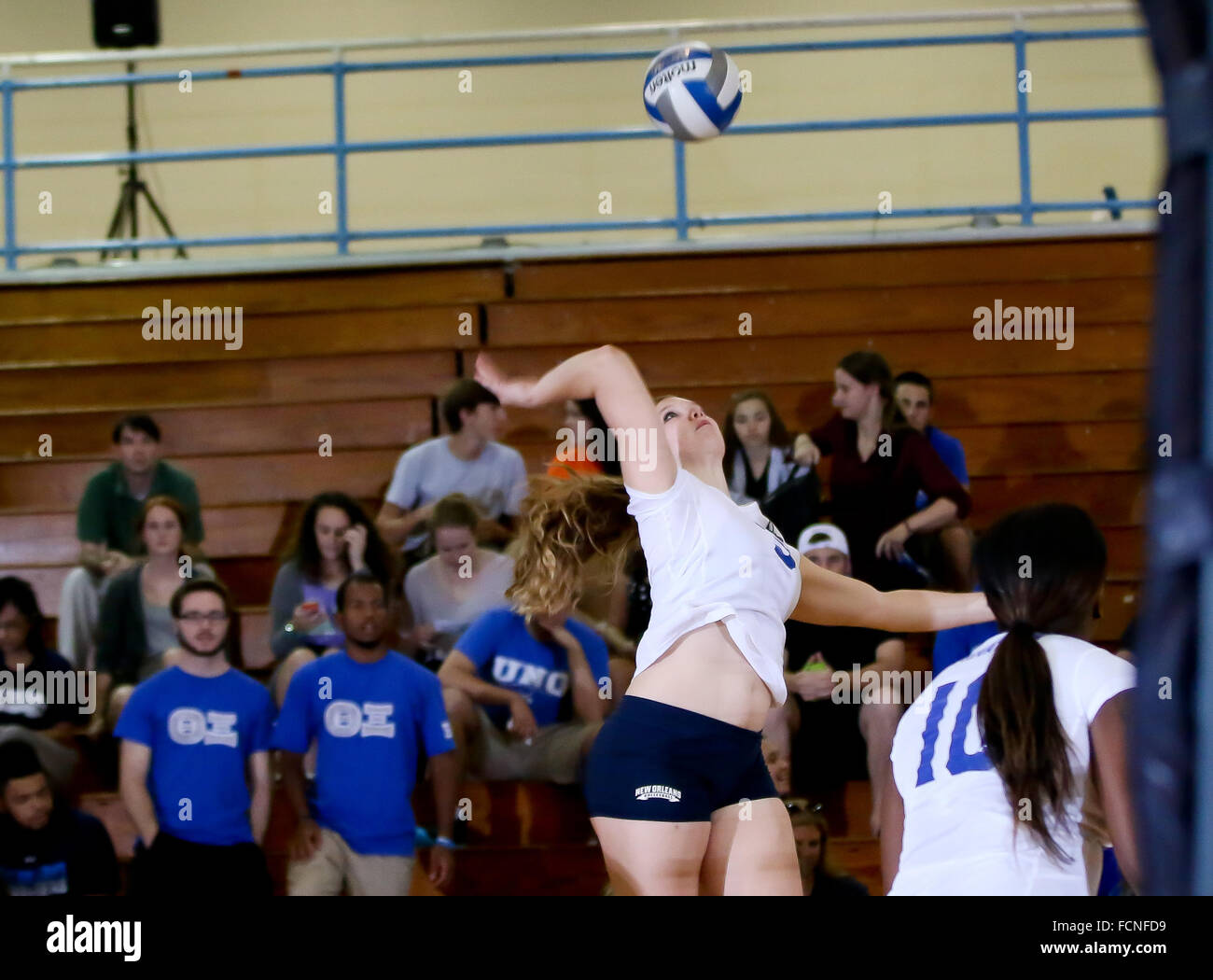 New Orleans Louisiana, USA. 7th Oct, 2014. UNO Cara Sander (9) sets to ...