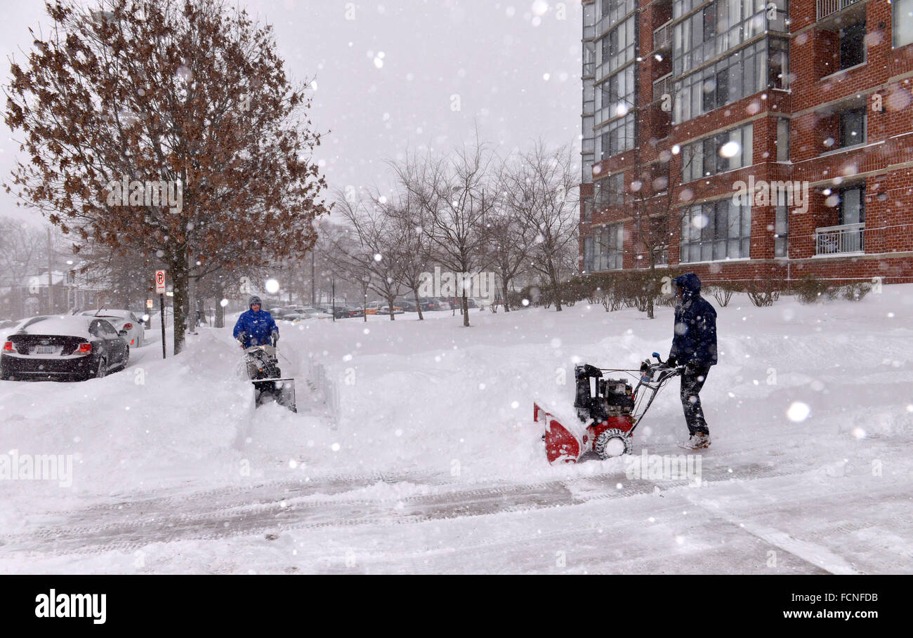 Washington, DC, USA. 23rd Jan, 2016. Workers clear sidewalks in ...