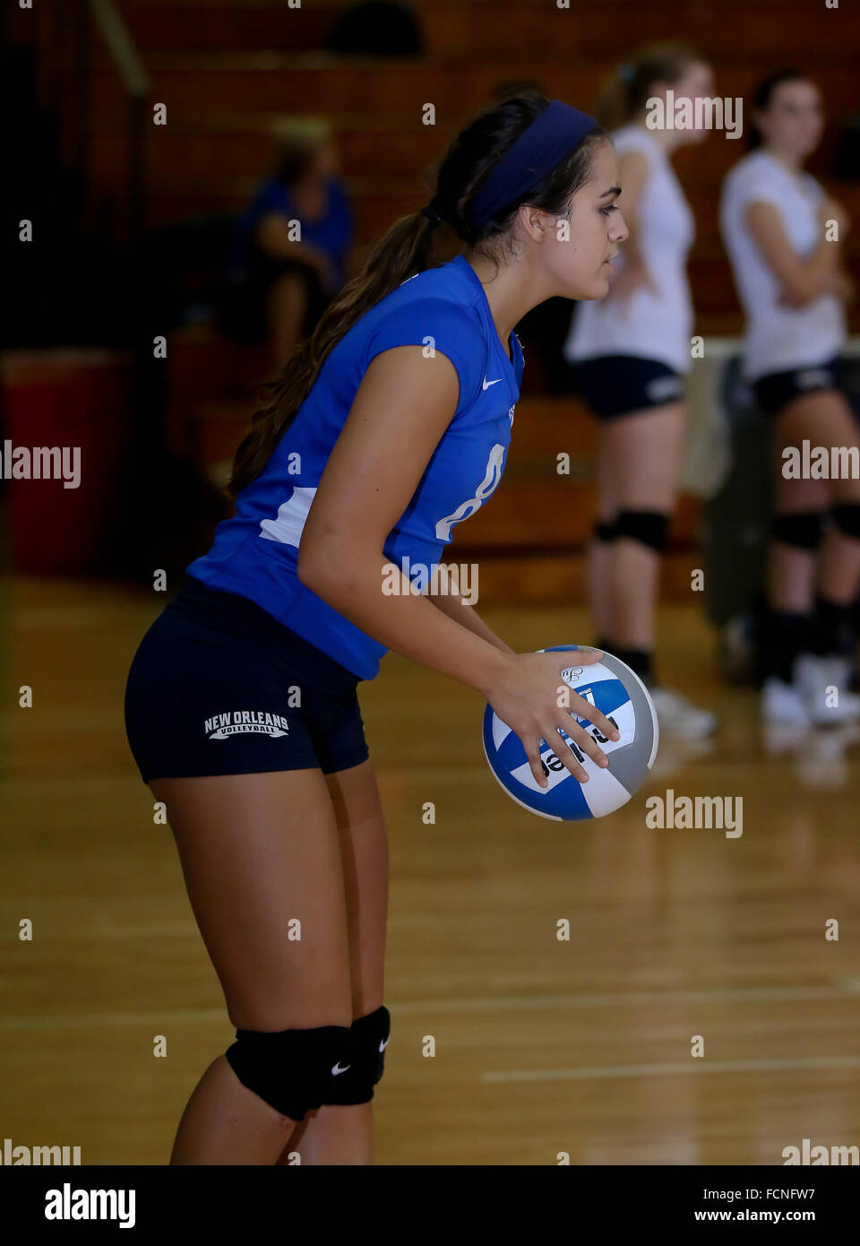 New Orleans Louisiana, USA. 7th Oct, 2014. UNO Celeste Ramirez (8) sets ...