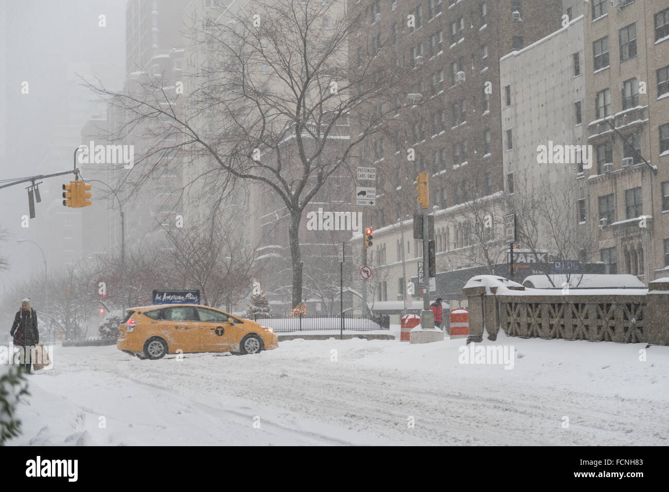 New York City, USA. 23 January 2016. Blizzard shuts down NYC. Streets ...