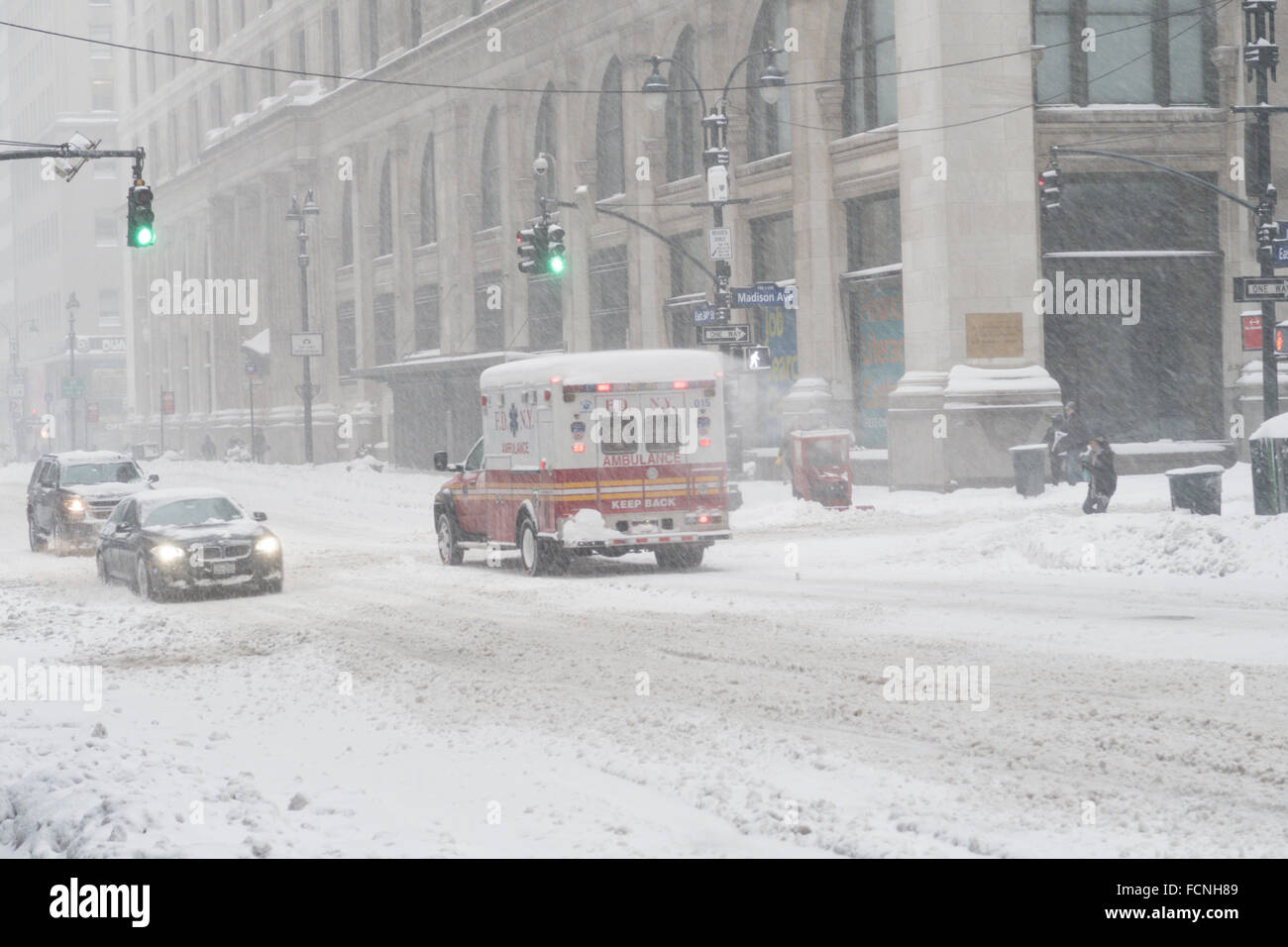 New York City, USA. 23 January 2016. Blizzard shuts down NYC. Streets ...