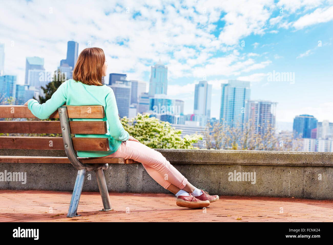 Young woman enjoy Seattle downtown view Stock Photo - Alamy