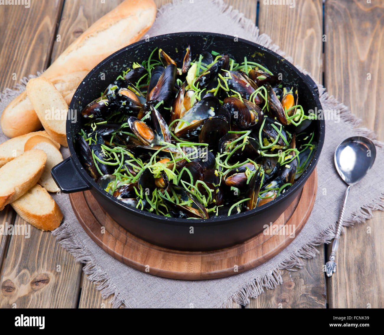 Mussels cooked in wine Stock Photo - Alamy