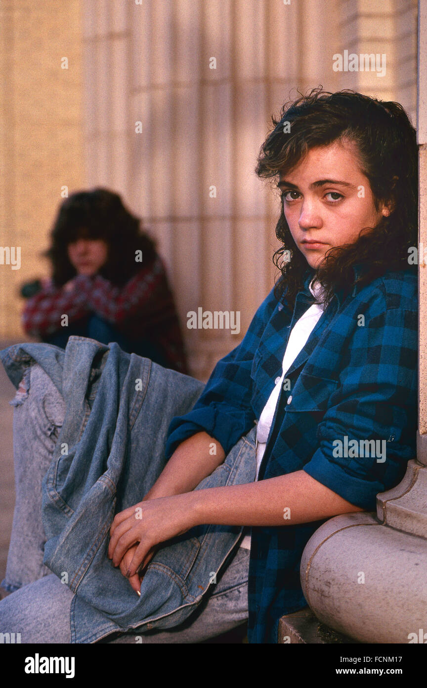 Homeless girl hi-res stock photography and images - Alamy