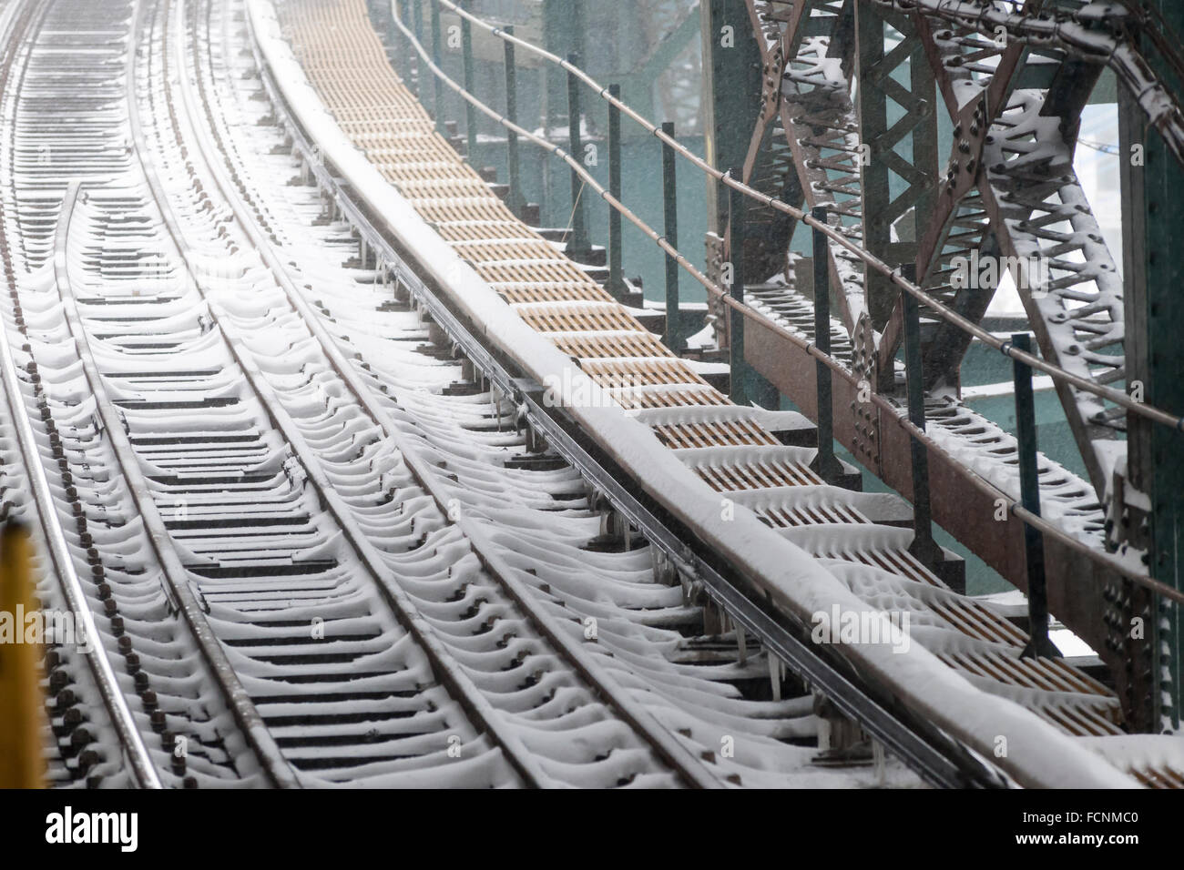 New york city subway third rail hi-res stock photography and images - Alamy