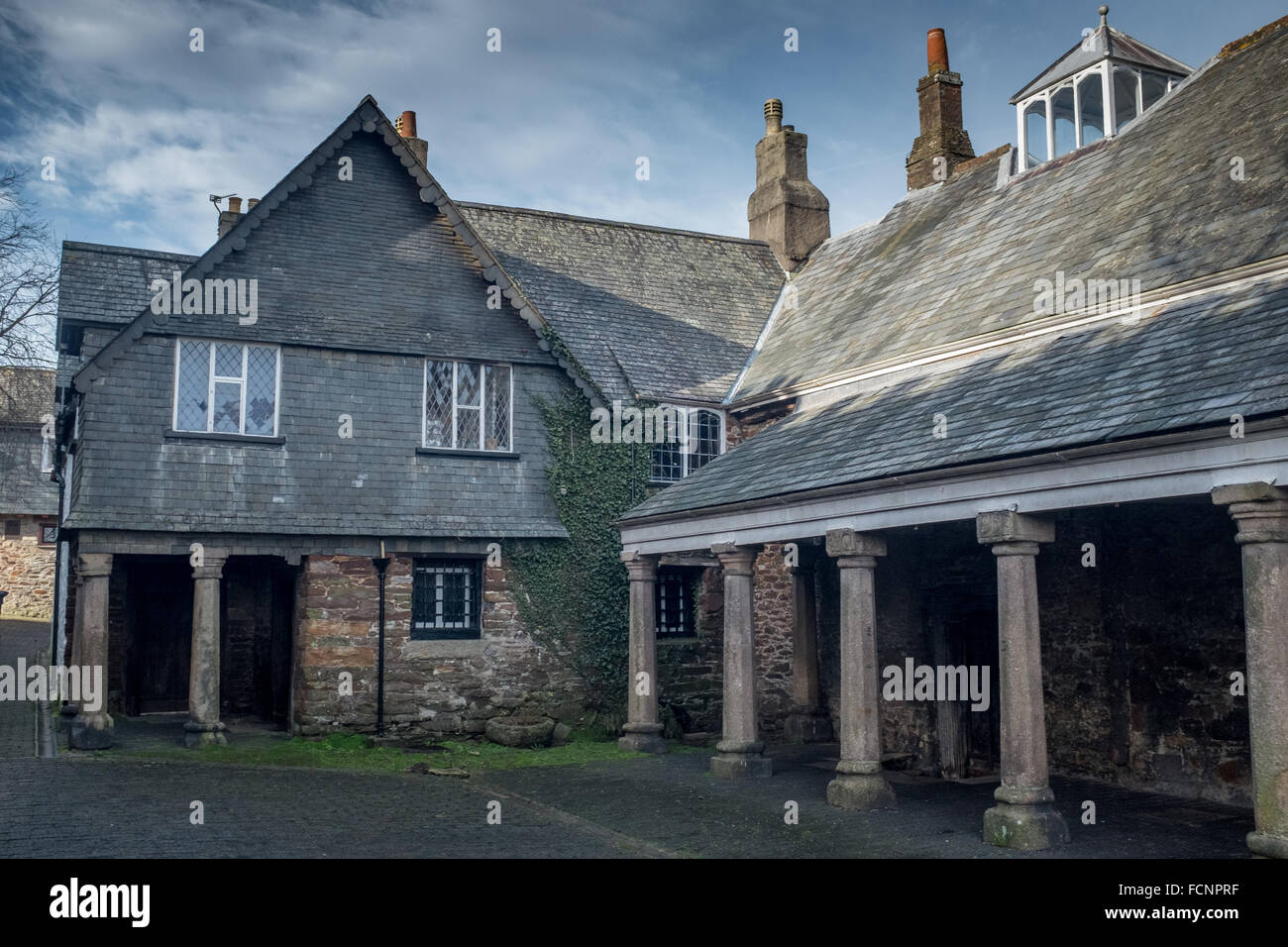 Totnes guildhall hi-res stock photography and images - Alamy