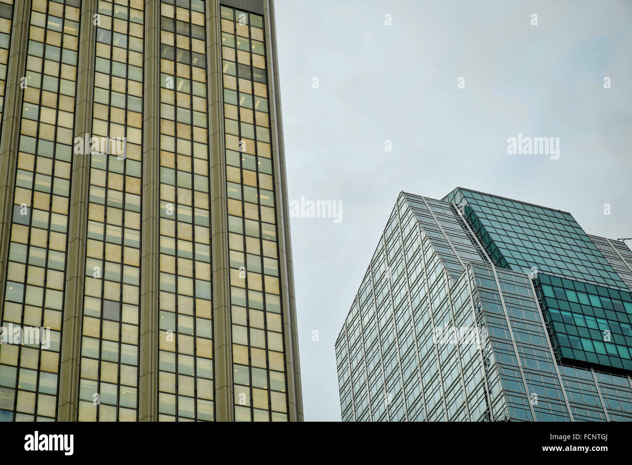 High rise corporate building with a mirrored facade Stock Photo - Alamy
