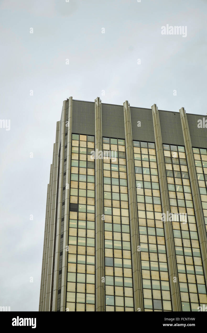 High rise corporate building with a mirrored facade Stock Photo - Alamy