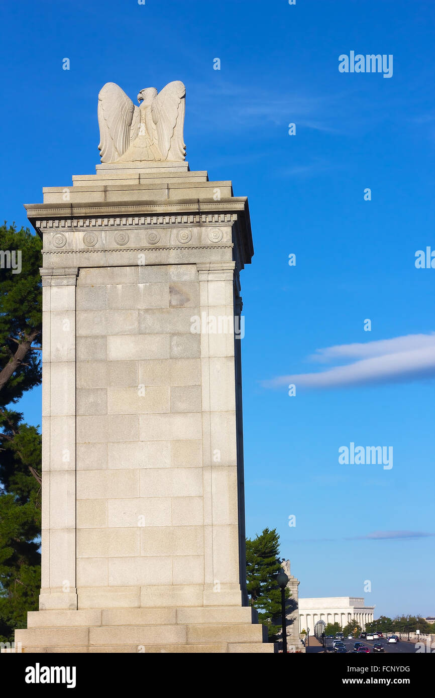 Arlington Memorial Bridge Eagle statue and Lincoln Memorial over the ...