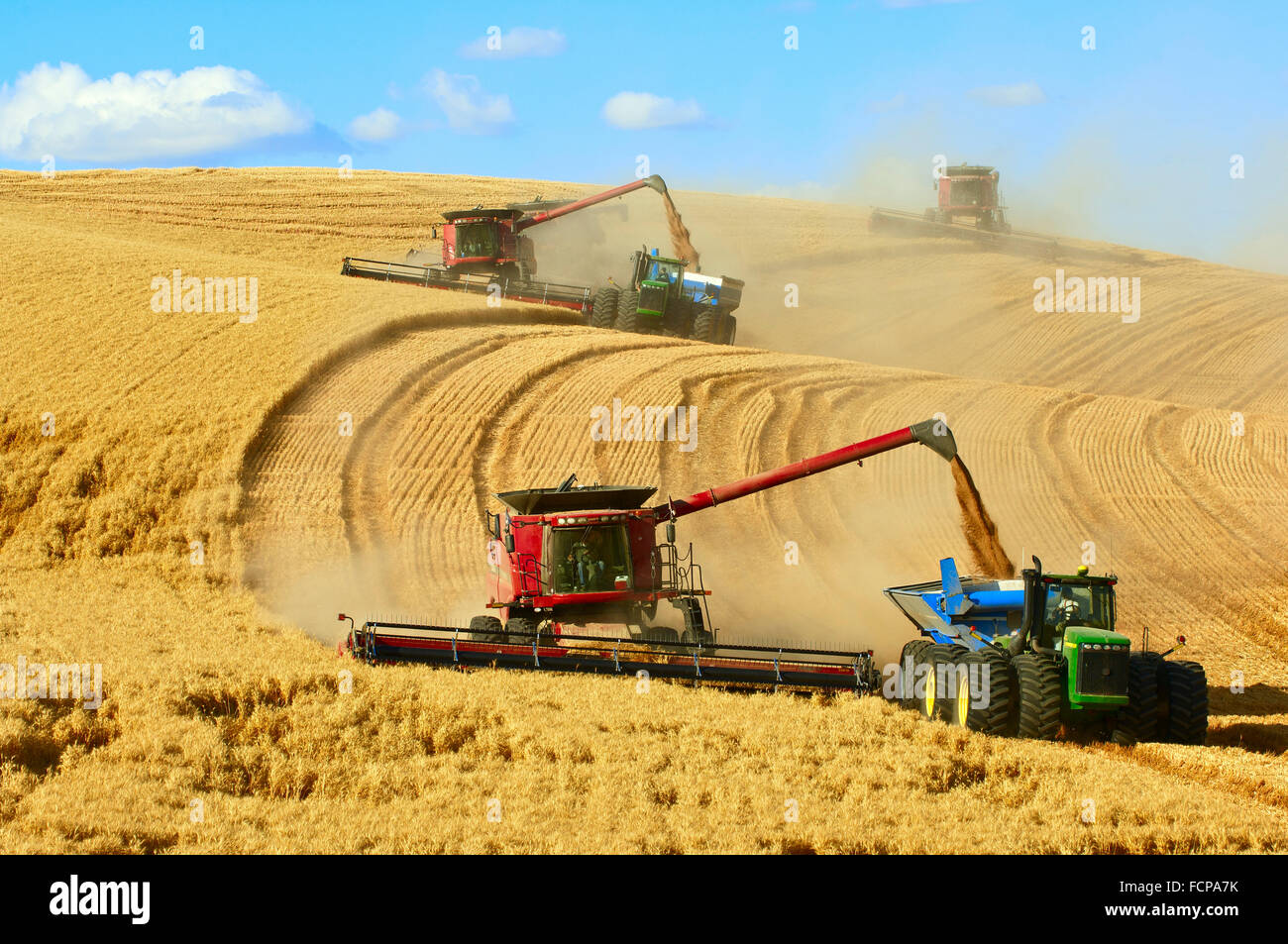 John deere tractor grain cart hi-res stock photography and images - Alamy