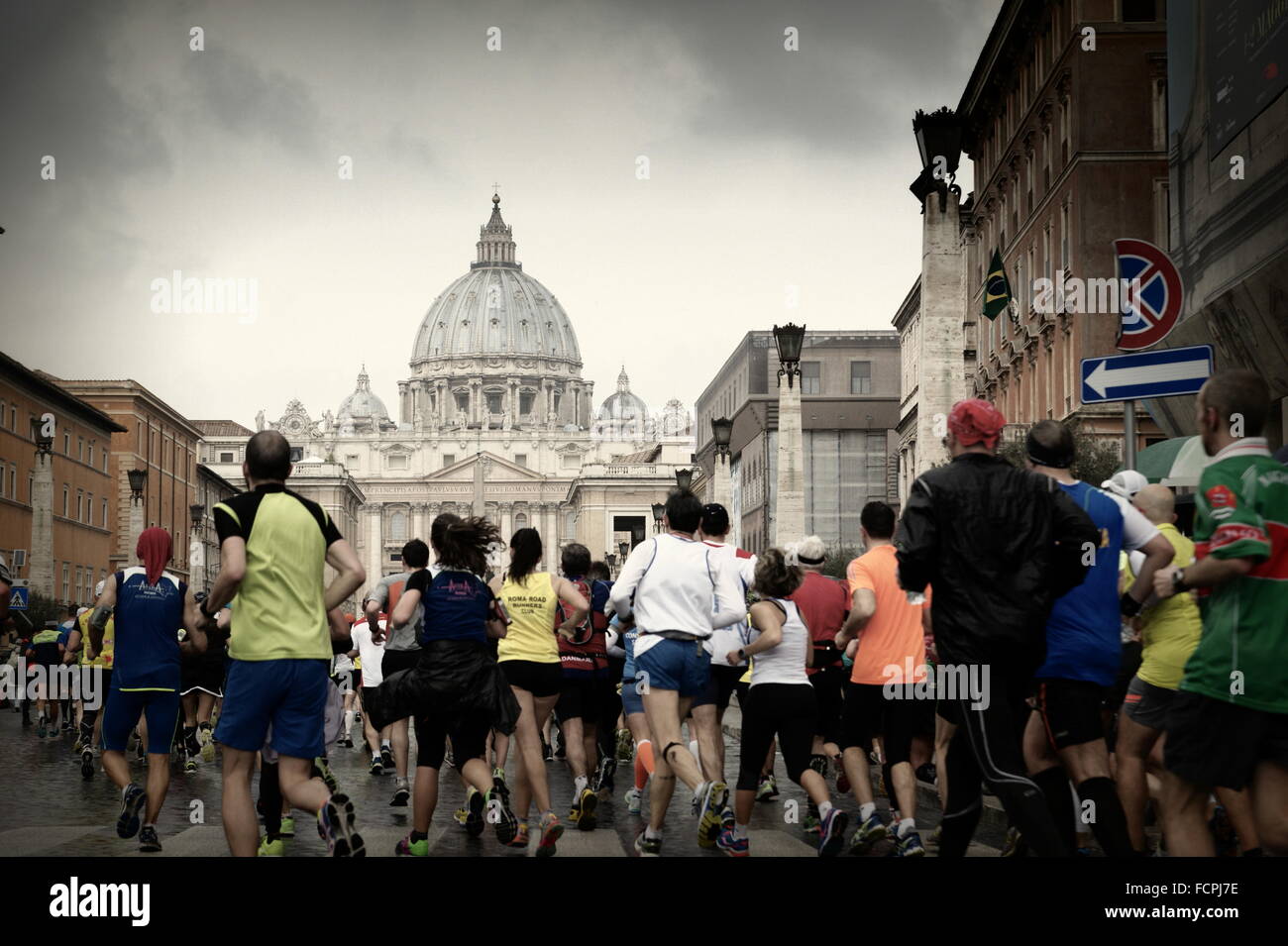 Rome marathon peter's hi-res stock photography and images - Alamy