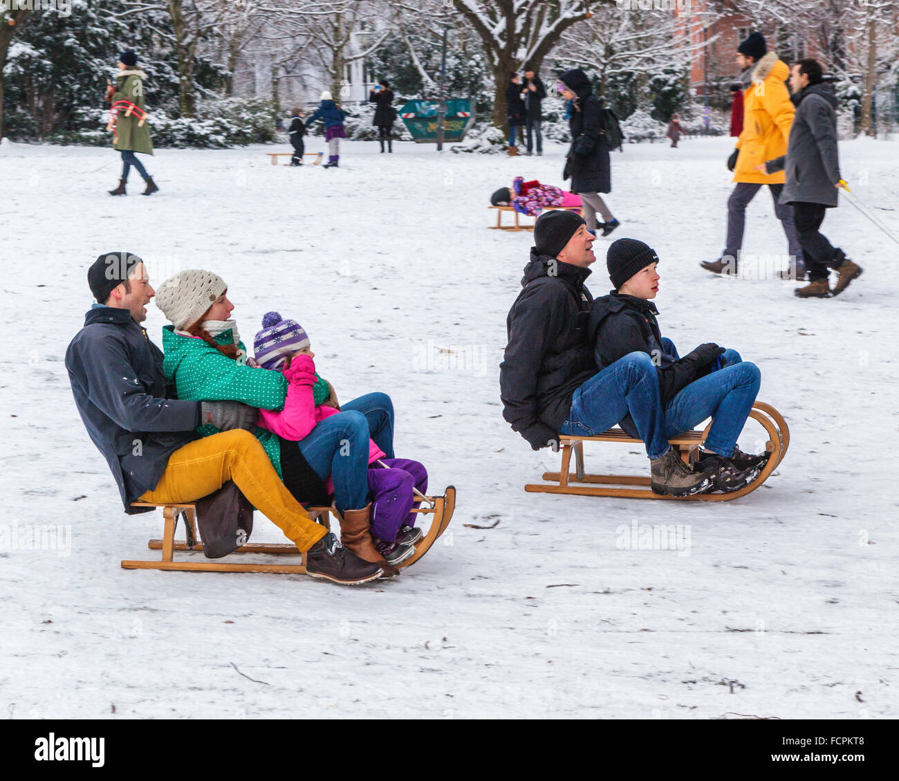 Berlin germany children sledding hi-res stock photography and images ...