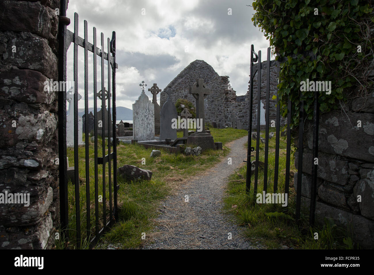 Ballinskelligs abbey graveyard ireland hi-res stock photography and ...