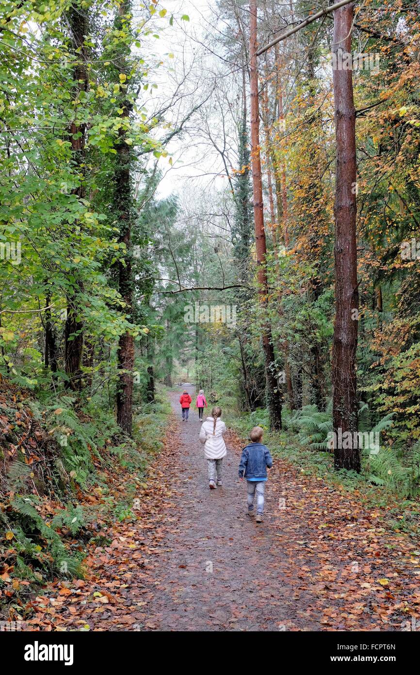 Family walking down path hi-res stock photography and images - Alamy