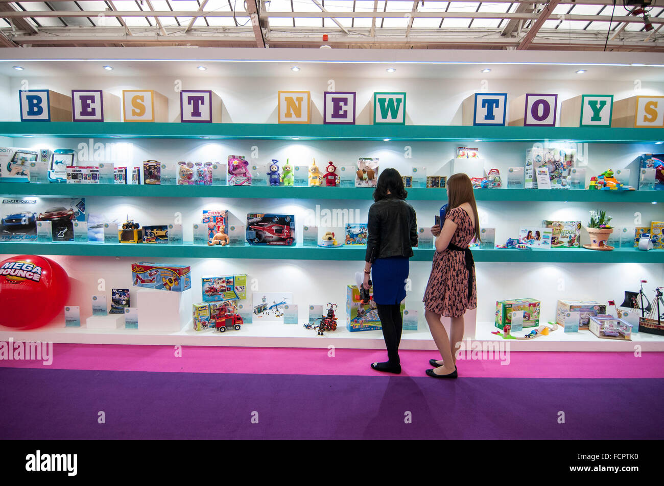 London, UK. 24 January 2016. Visitors gather at London's Olympia for ...