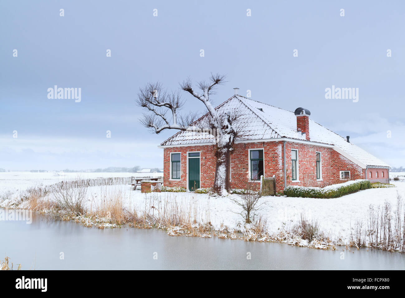 Charming dutch canal house hi-res stock photography and images - Alamy