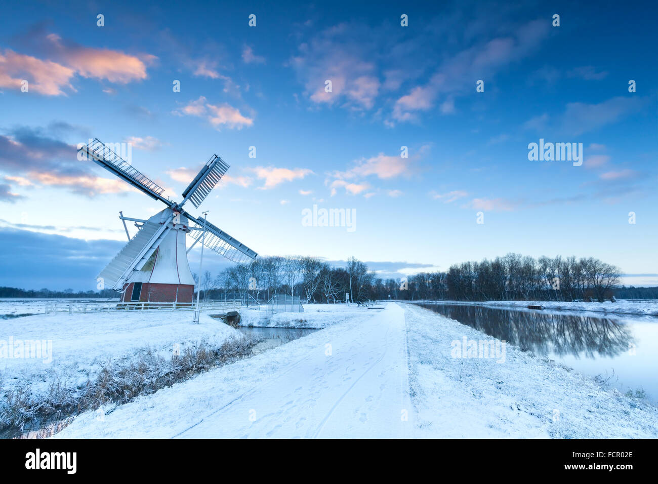 Snow white windmill hi-res stock photography and images - Alamy