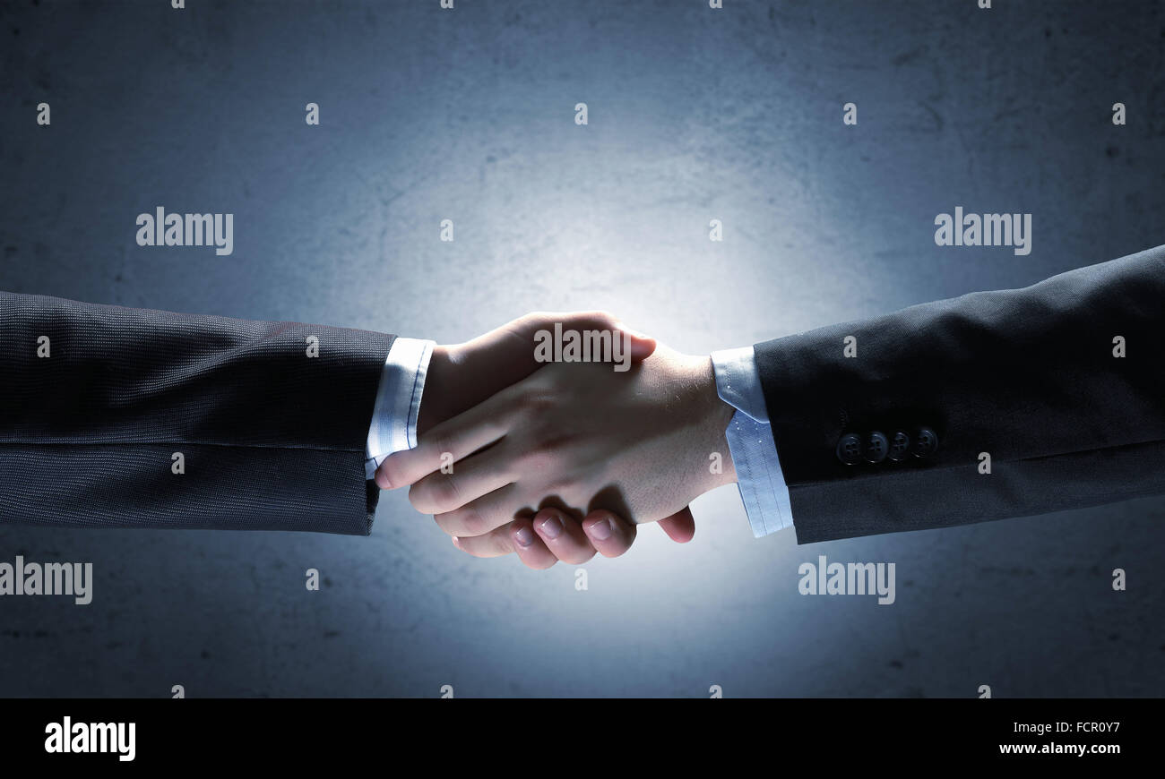 Close up of businessman hands making deal Stock Photo - Alamy