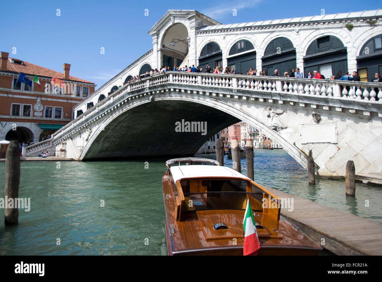 Venice - view of the famous Rialto bridge Stock Photo - Alamy