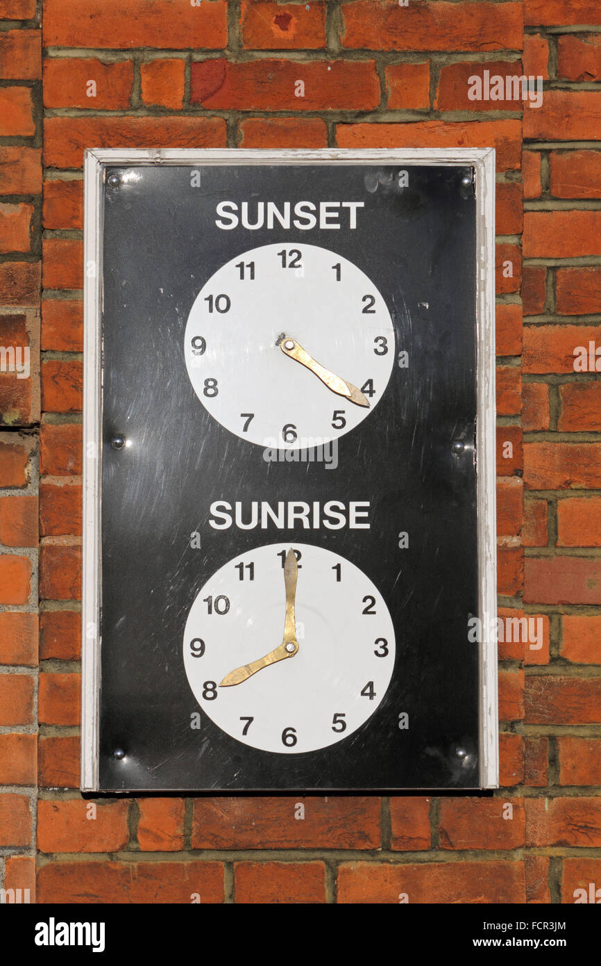 Sunrise and sunset times, winter beside the River Thames at Teddington ...