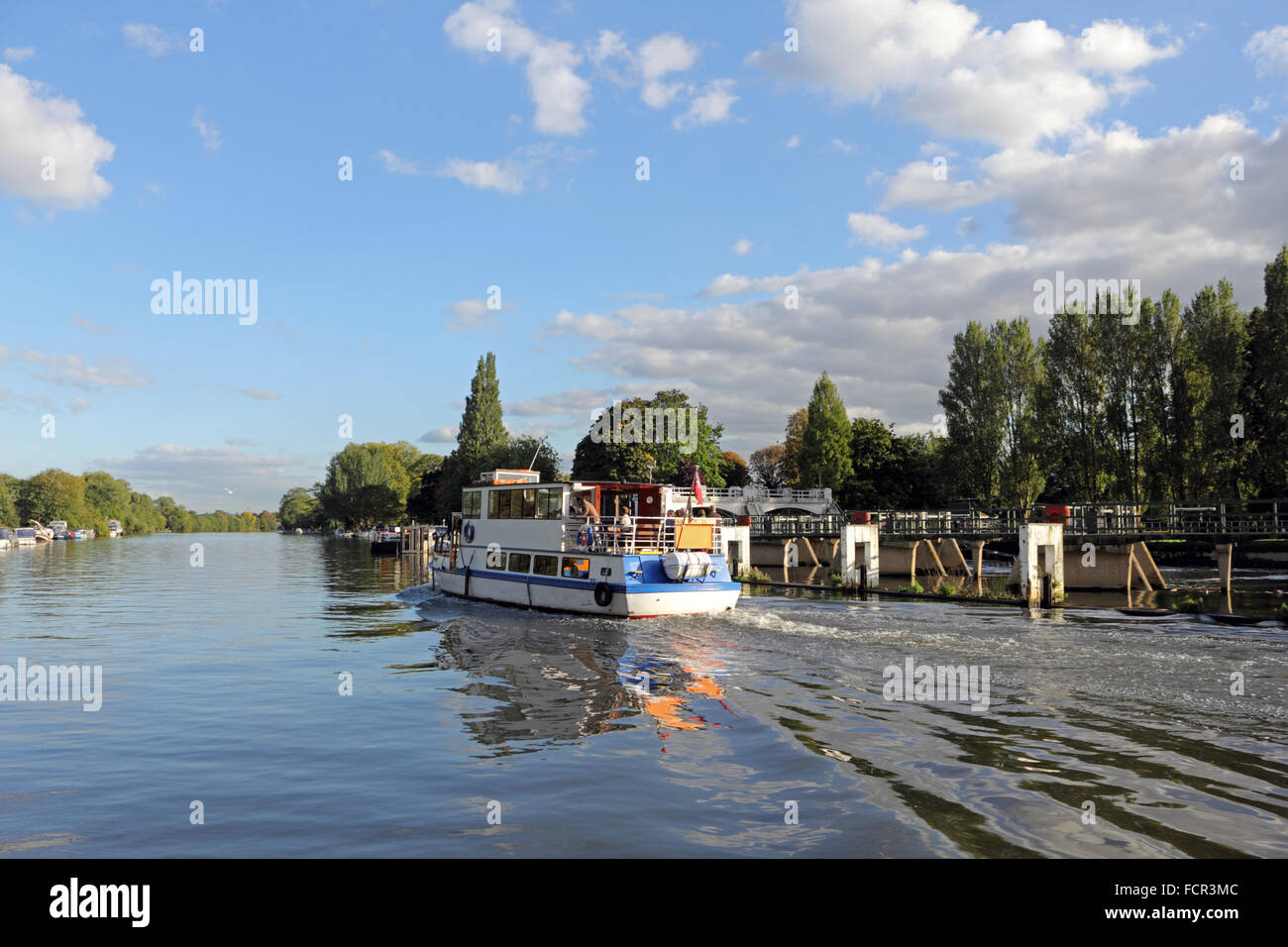 Teddington weir hi-res stock photography and images - Alamy