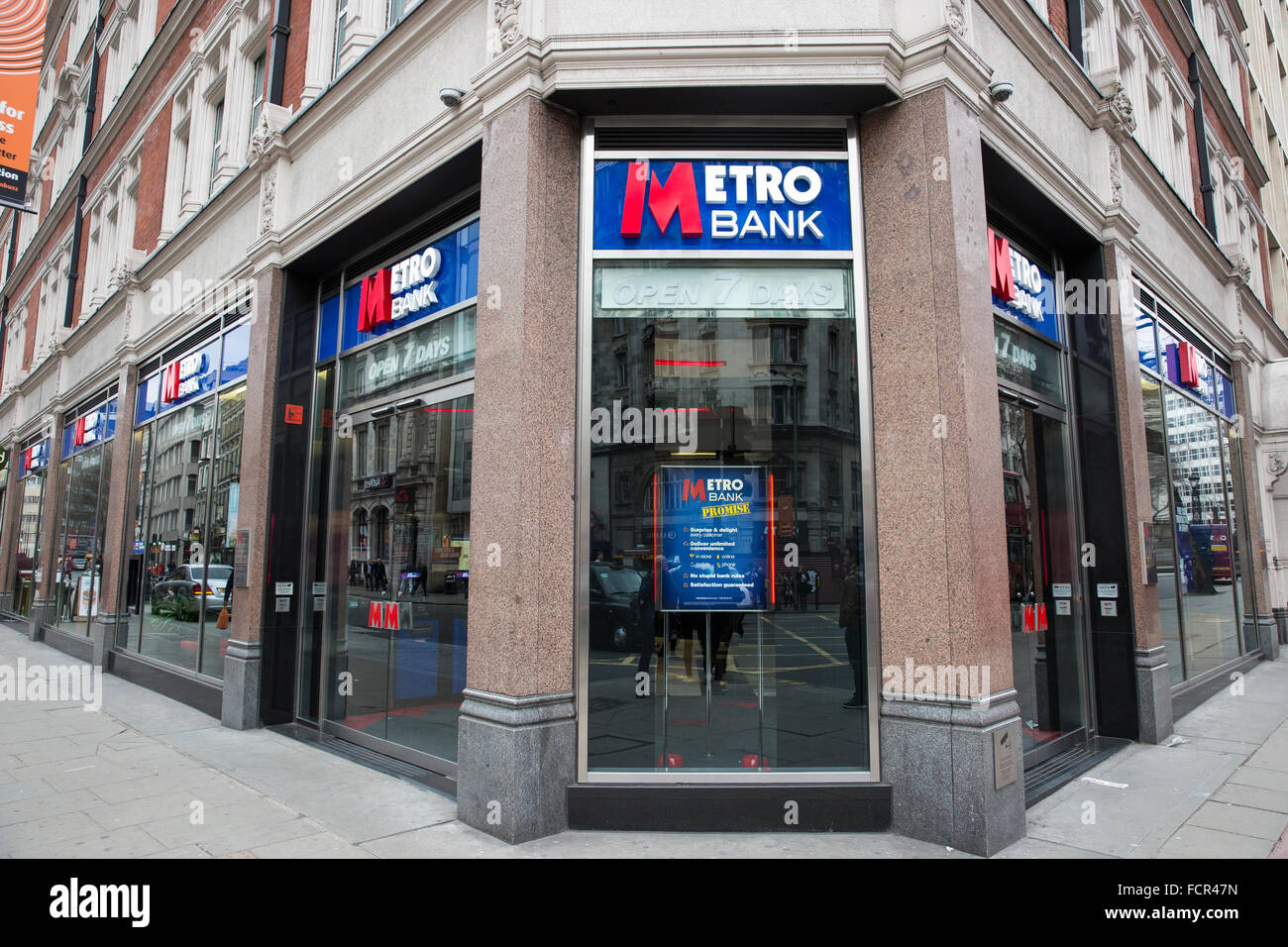 Metro bank london branch hi-res stock photography and images - Alamy
