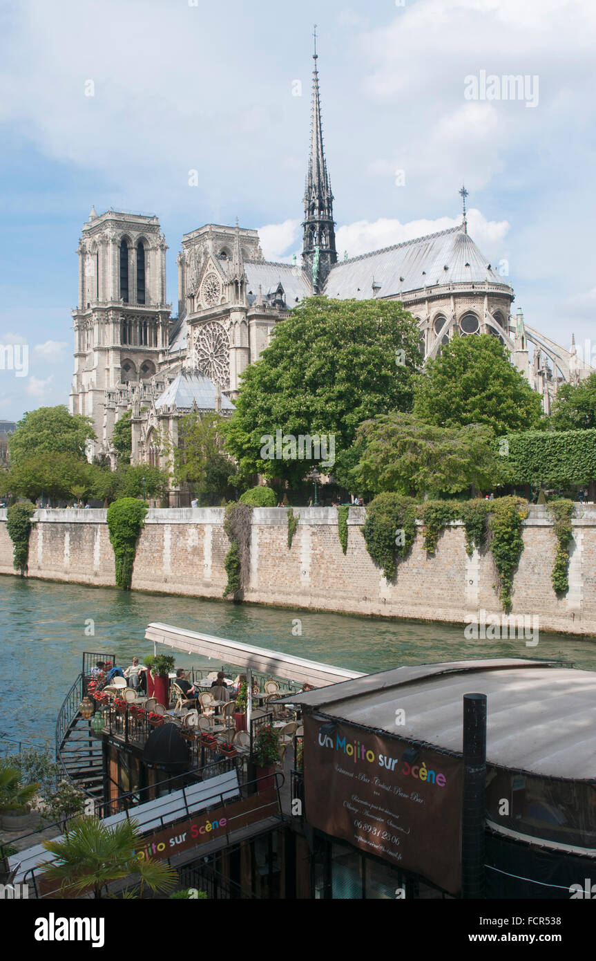 View over Notre Dame de Paris, river Seine and the boat restaurant Un ...