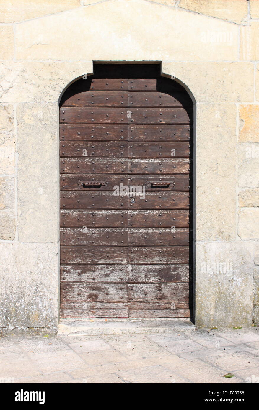 Ancient front door hi-res stock photography and images - Alamy