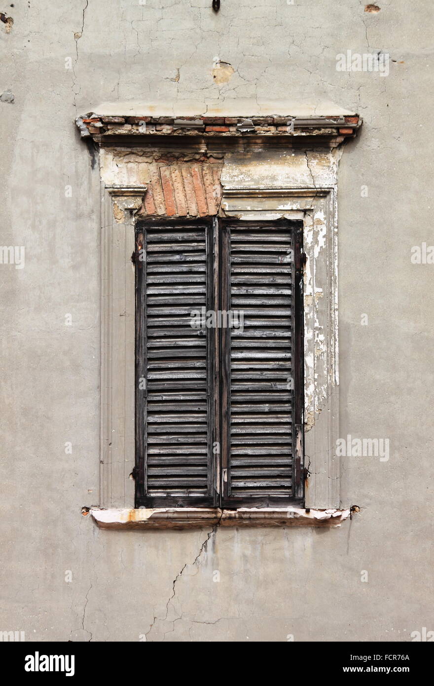 Louver shutters hi-res stock photography and images - Alamy