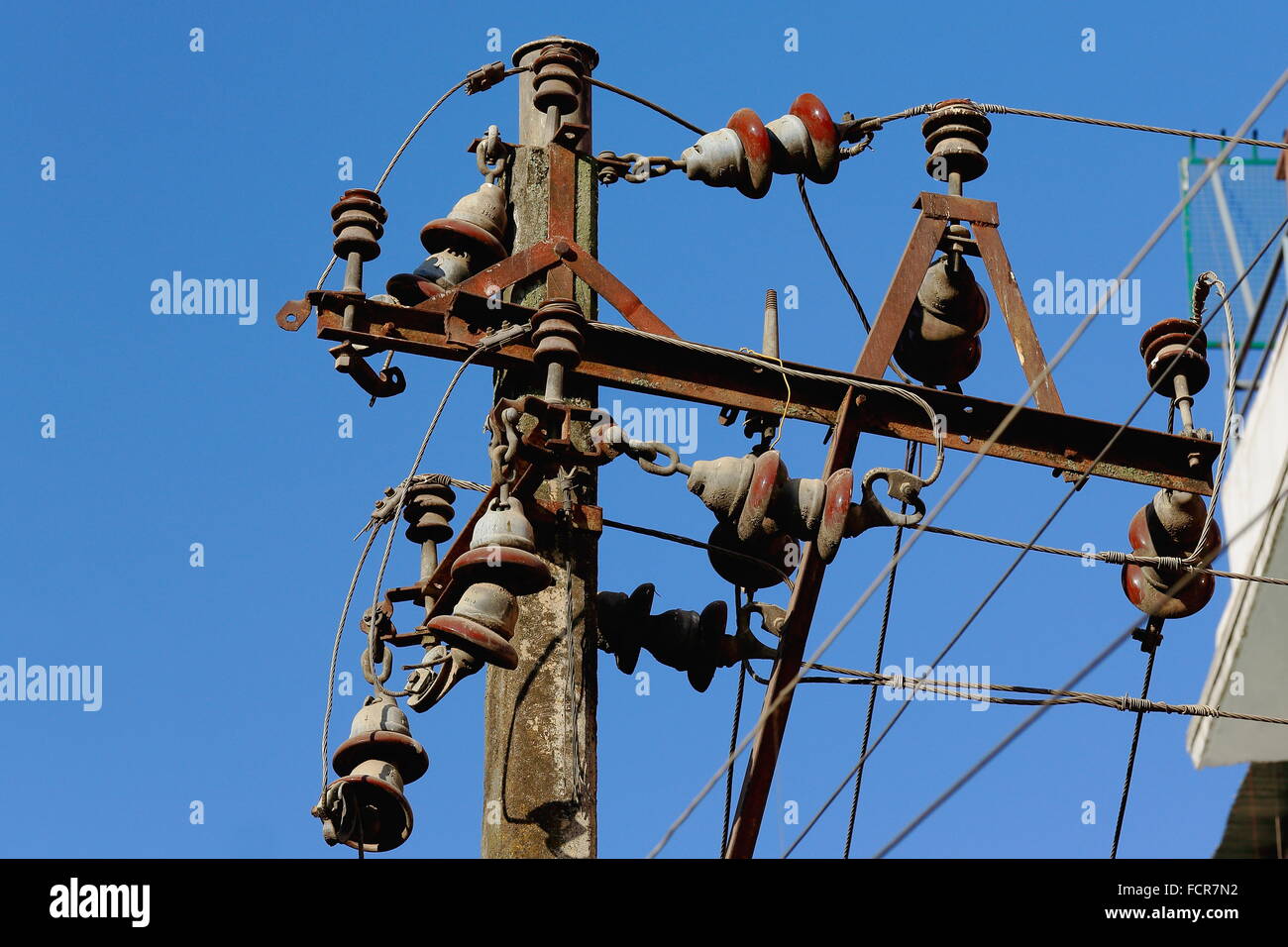 Horizontal crossarm hi-res stock photography and images - Alamy