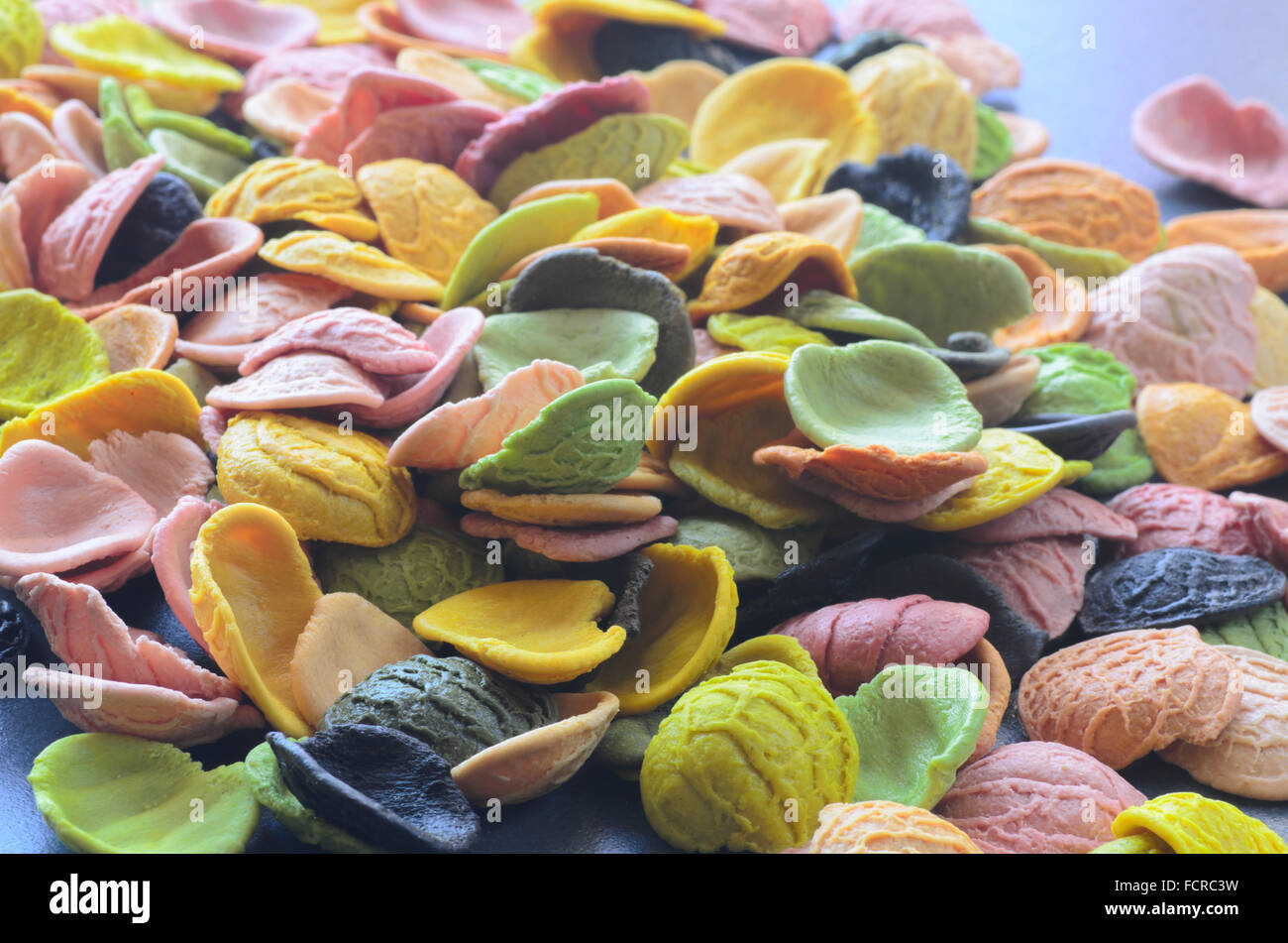 closeup to assorted pasta shells Stock Photo - Alamy