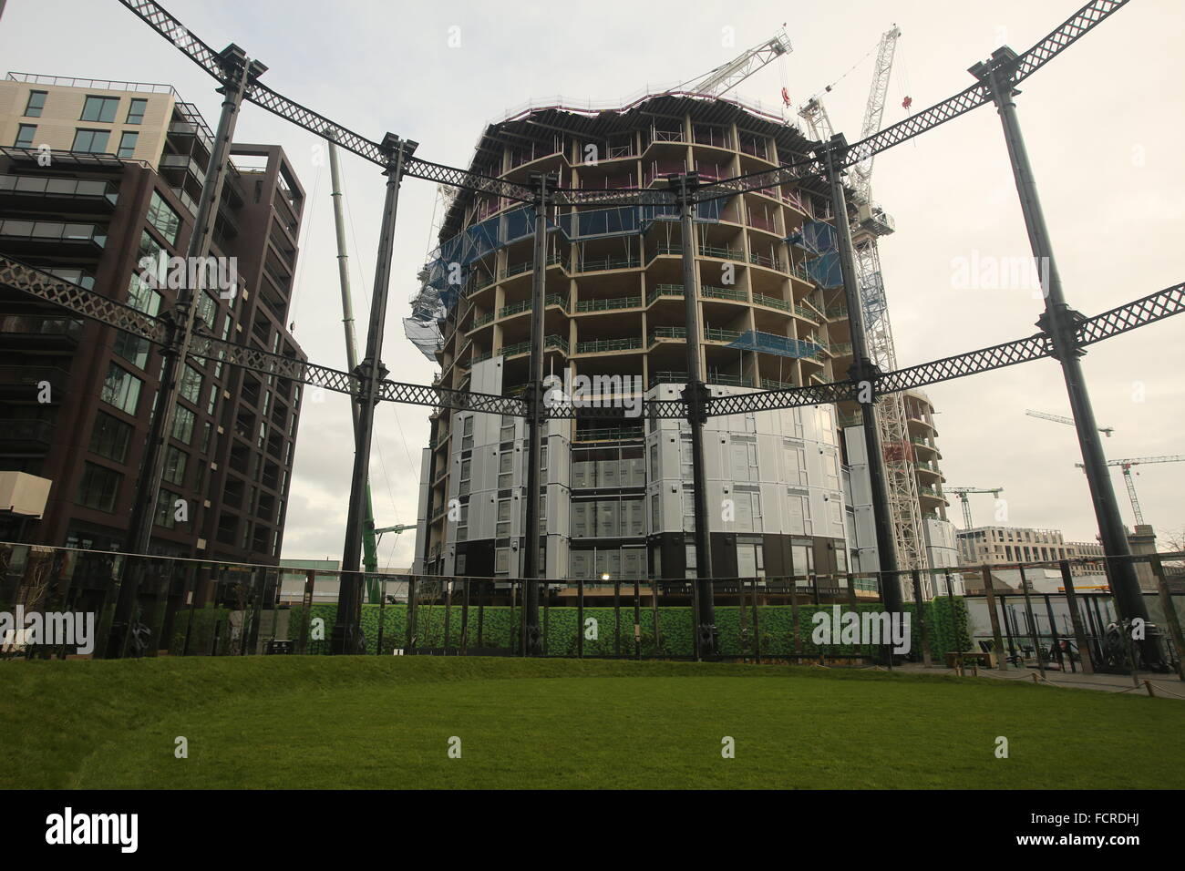 Gasholder Park, Kings Cross, London Stock Photo - Alamy