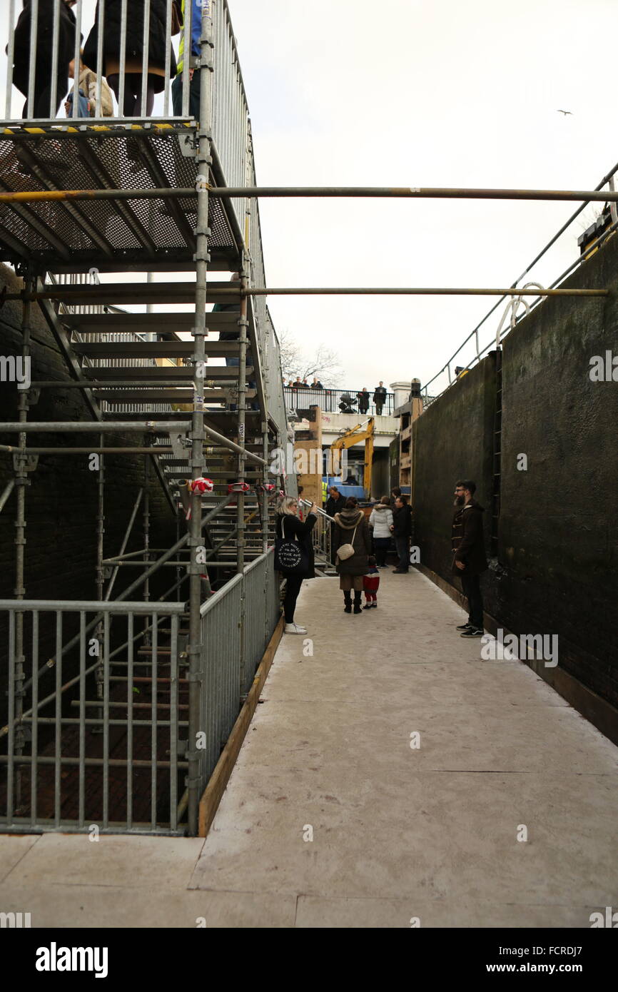 Kentish Town Locks open to the public Stock Photo - Alamy