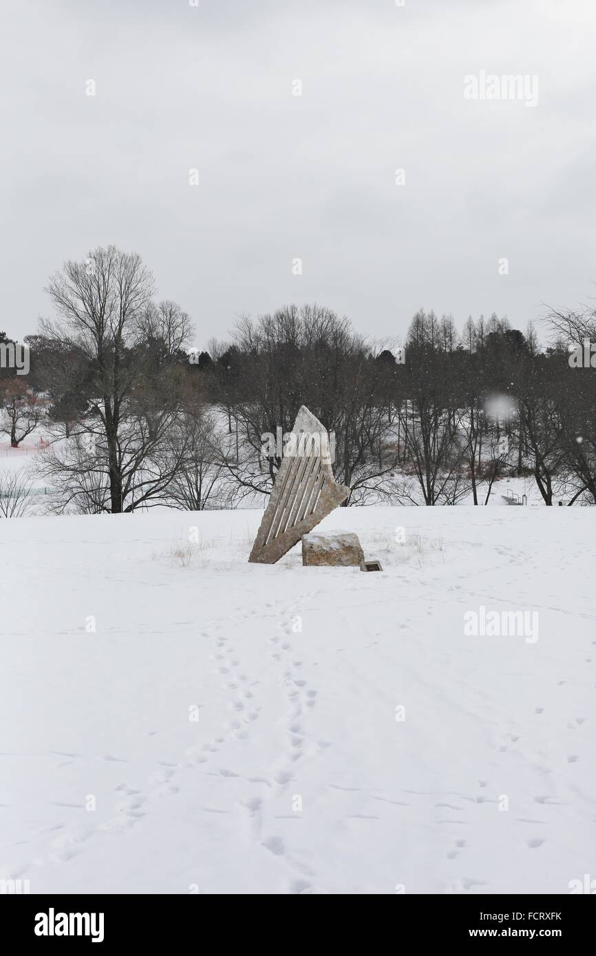 Harp sculpture hi-res stock photography and images - Alamy