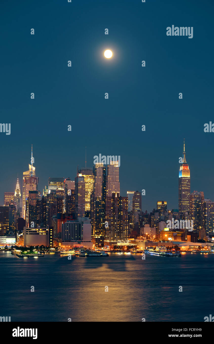 Moon rise over midtown Manhattan with city skyline at night Stock Photo ...